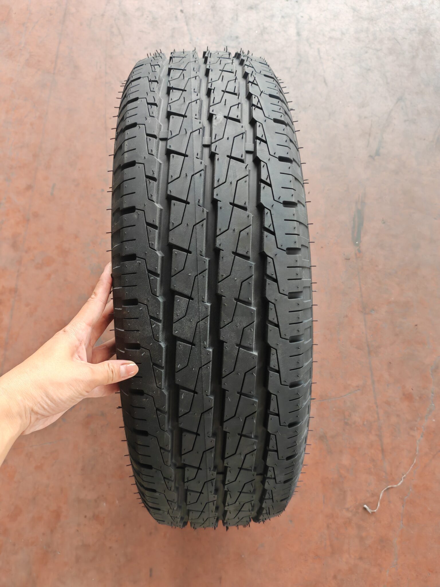New Premium Forlander Raised White Letter Tire in Sri Lanka