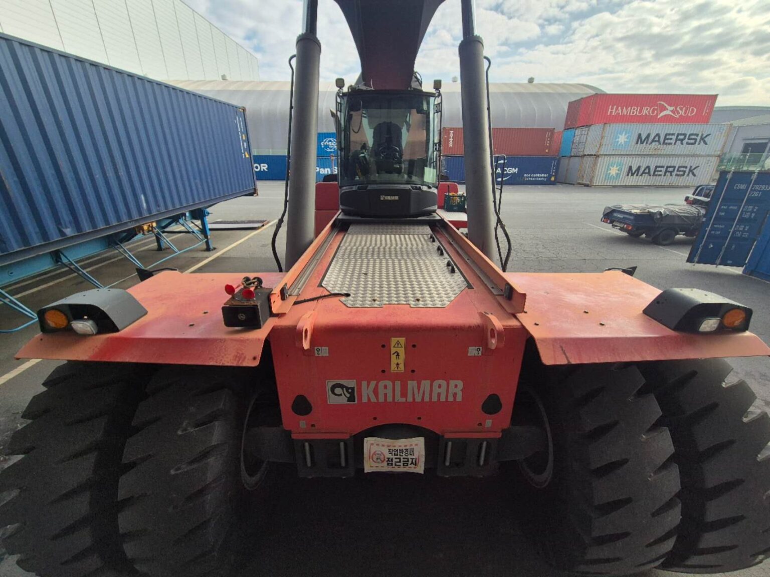 A Complete Guide: Self Propelled Transporters and SPMT Tire